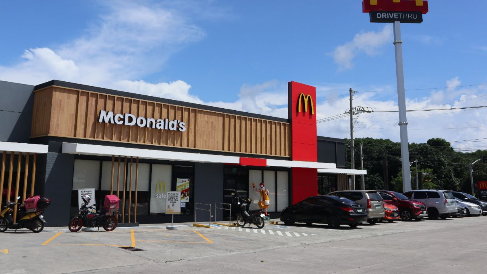 McDonald's Launches India's First 24x7 Airport Drive-thru Outlet In ...