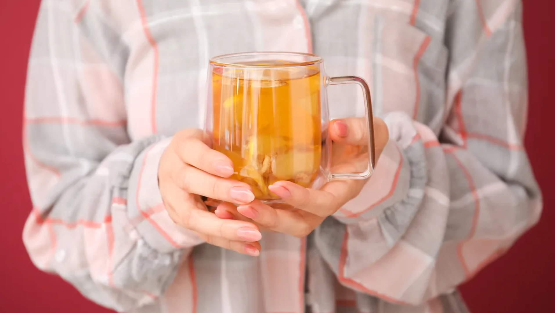 5 Soothing Drinks To Help Manage Hot Flashes During Menopause - Snackfax