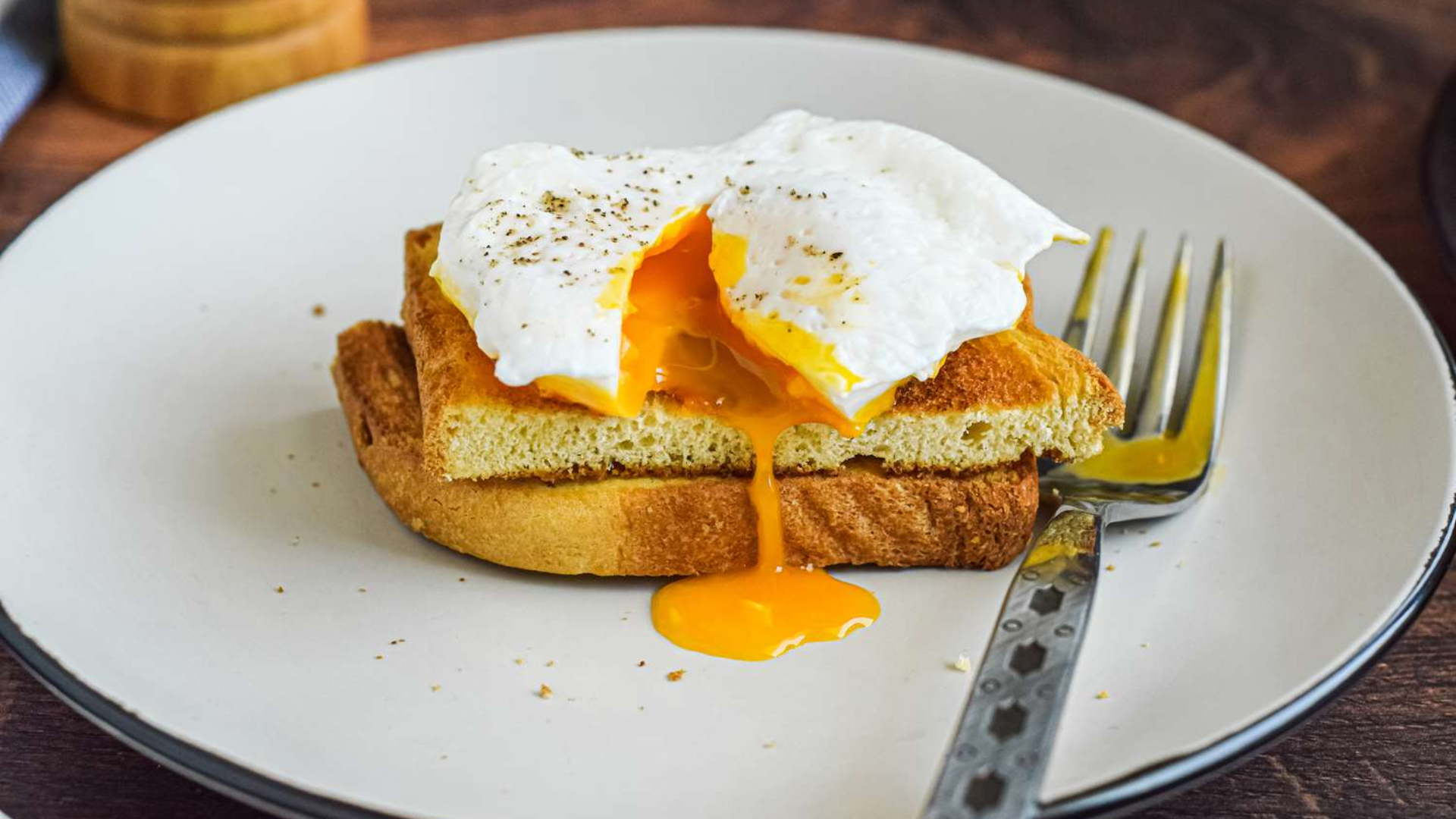 Unlock The Secrets To Flawless Poached Eggs: 6 Game-changing Hacks For ...