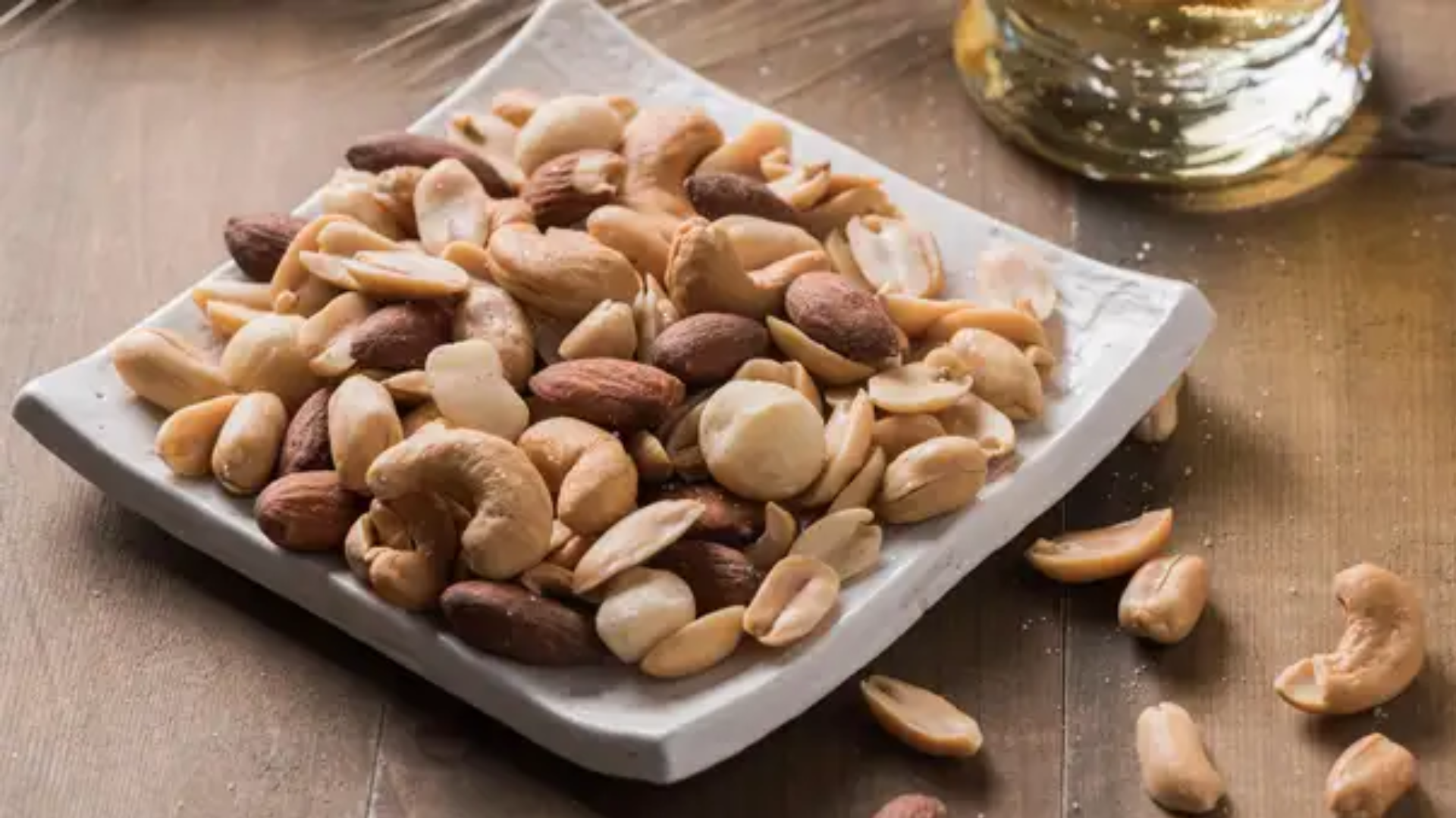 Fuel Your Busy Lifestyle With These 7 Portable Protein Foods! Discover ...