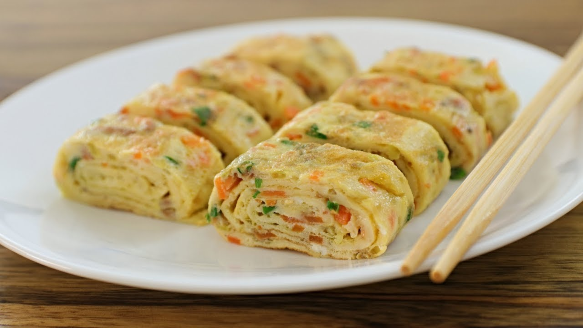 Kids Bored With Breakfast? Try This Mouthwatering Korean Egg Roll To ...