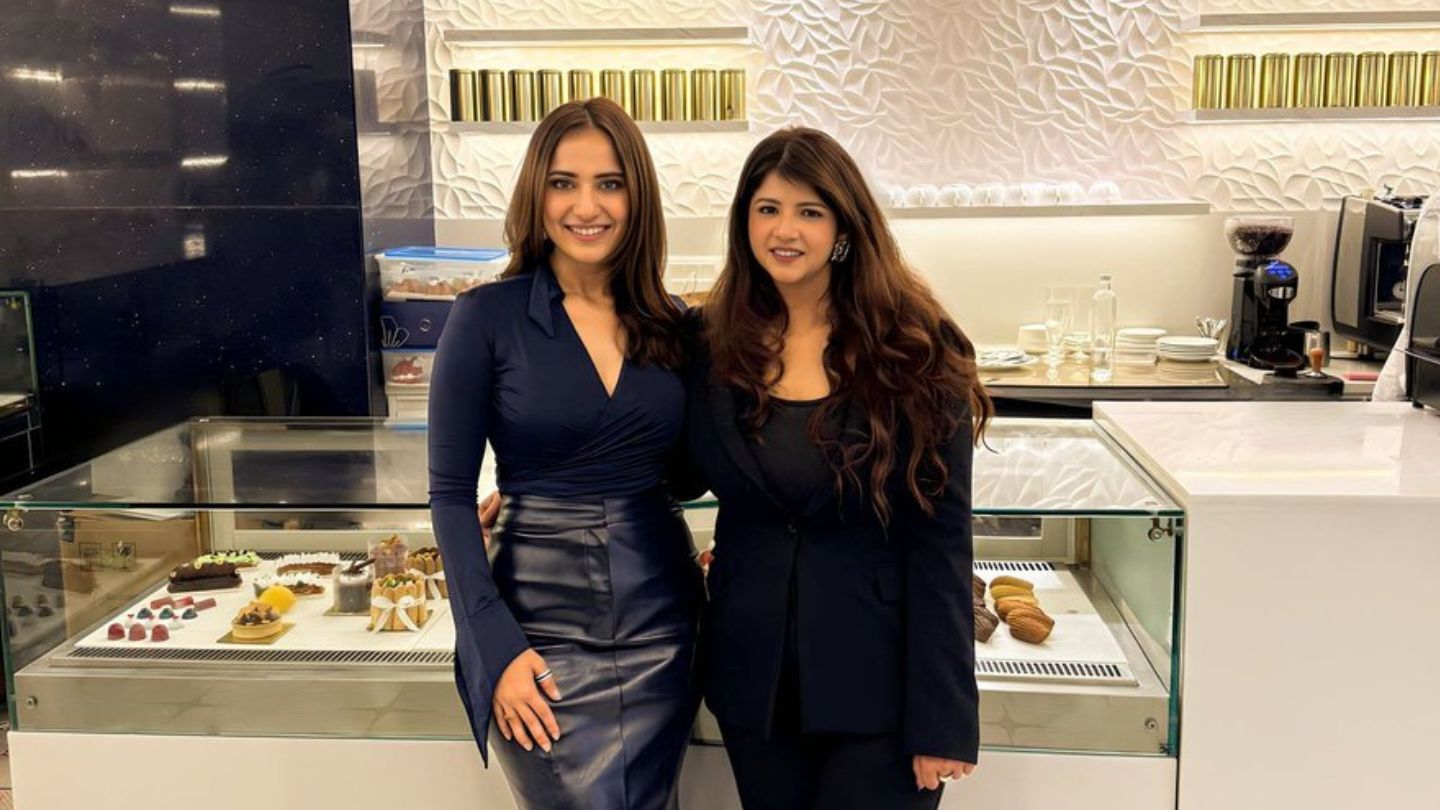 Kusha Kapila And Rhea Sweeten Gurugram With Torte Restaurant - Snackfax